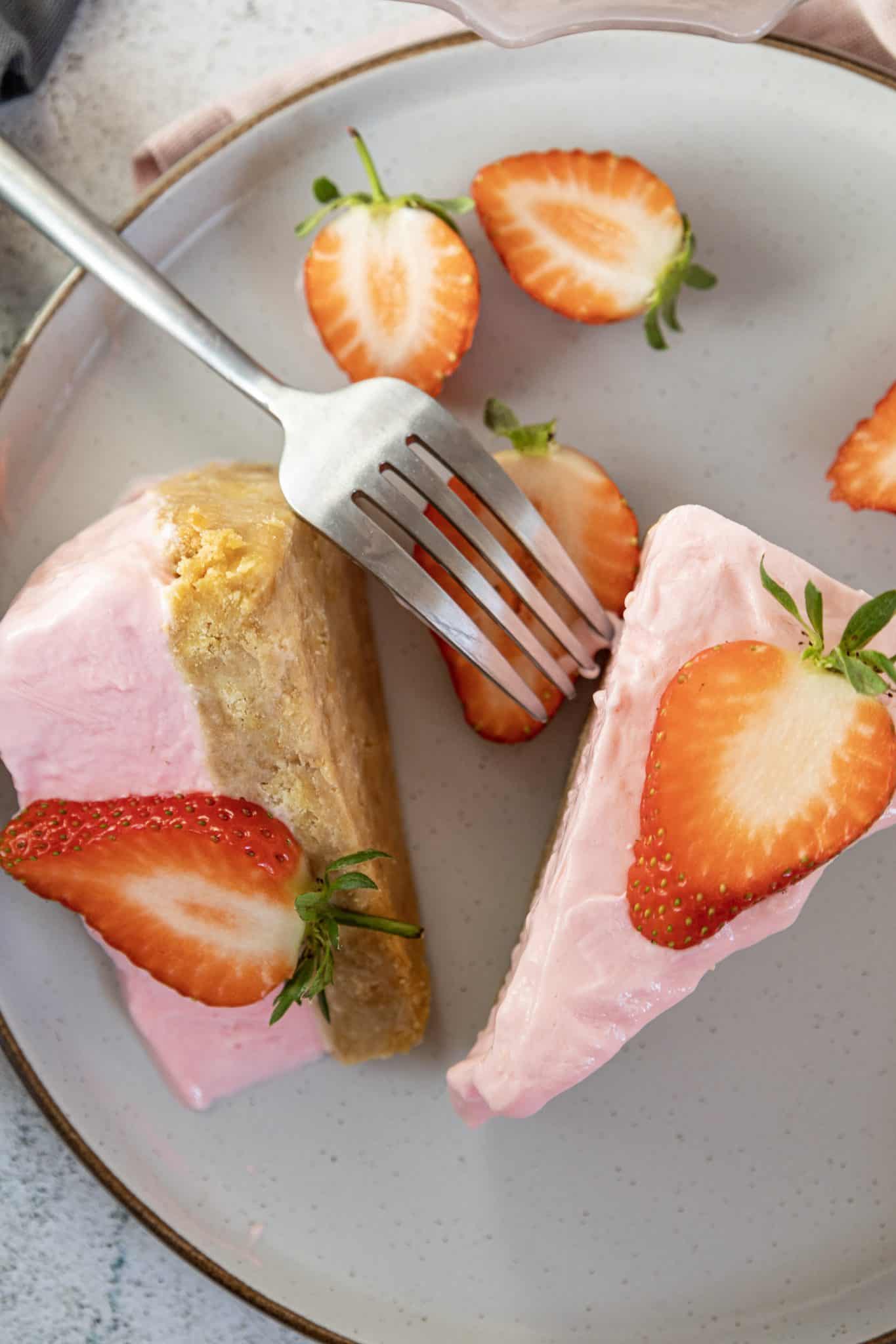 Strawberry No Bake Cheesecake: A Sweet and Creamy Delight - Tofu Moo ...